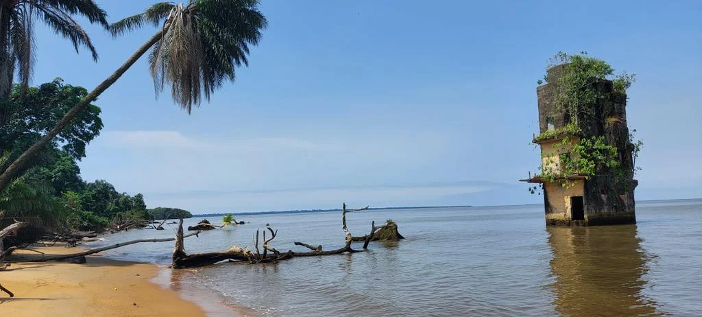 A la découverte de la mystérieuse île prison de Manoka - Magazine ...