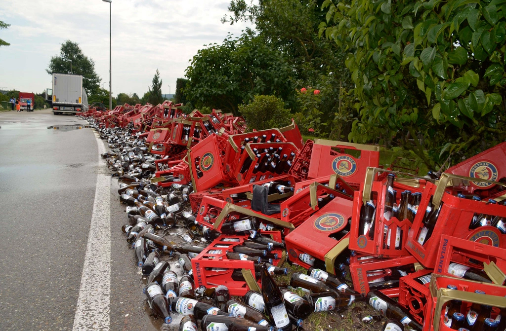 Mutengene-Buea : Un camion de bières fait des morts - Magazine ...