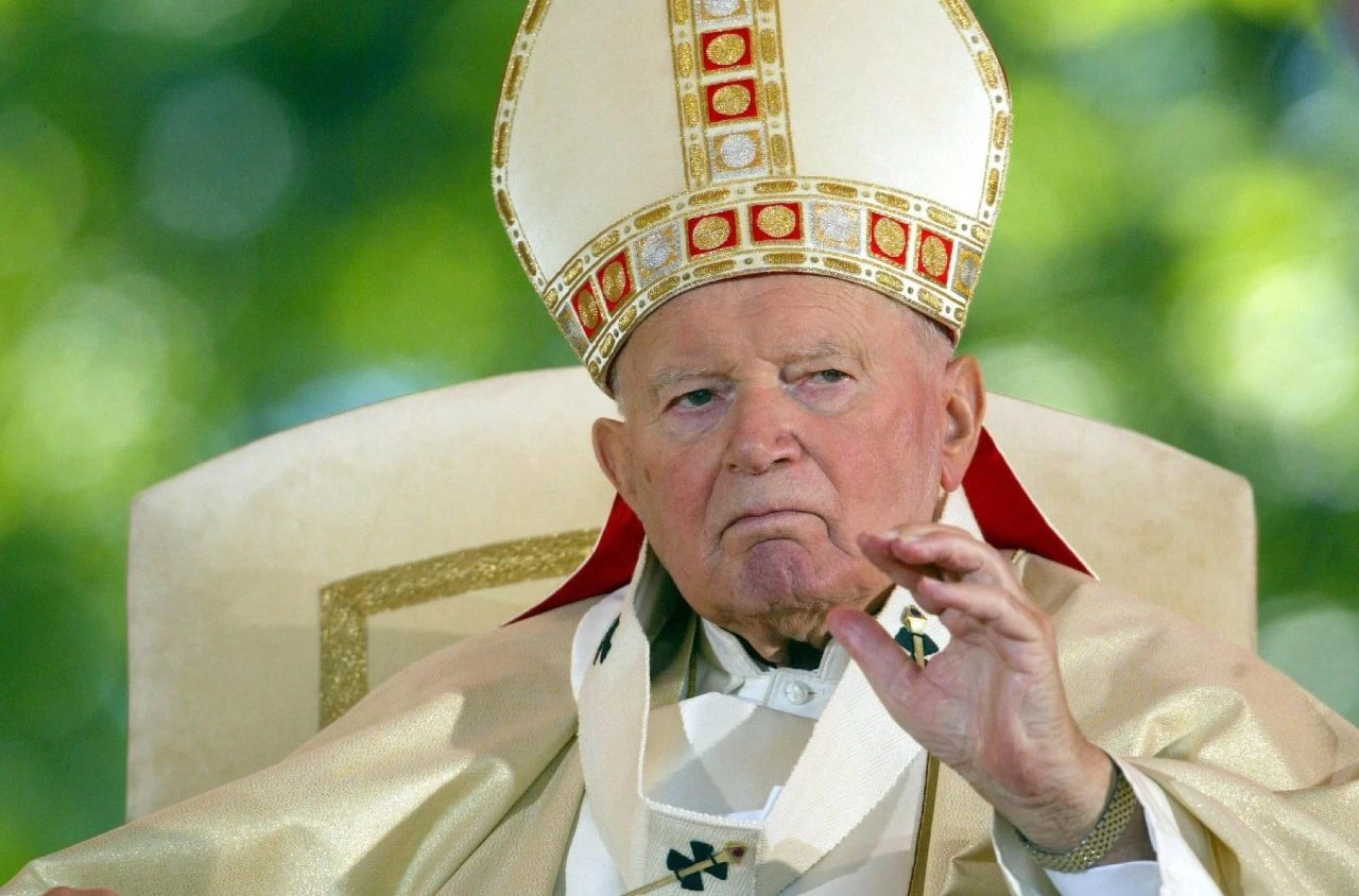Convalescence du pape François : un écho à Jean-Paul II - Magazine ...